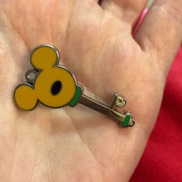 Disney | Jewelry | Disney Limited Release Pluto Key Pin | Poshmark